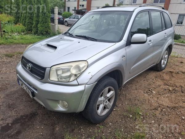 Grey Toyota RAV4 2003 in Rezekne, with an engine capacity of 2.00 L and mileage of 310 thousand km for 2300 €, photo 4 on AUTOMOTO.COM.LV