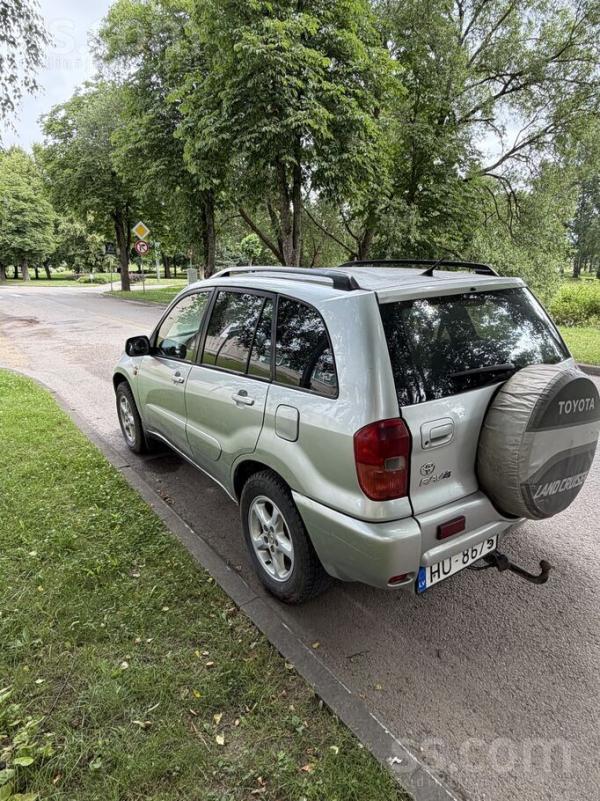Grey Toyota RAV4 2003 in Daugavpils, with an engine capacity of 2.00 L and mileage of 315 thousand km for 1600 €, photo 1 on AUTOMOTO.COM.LV