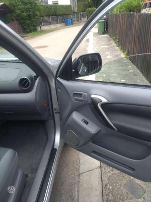 Pelēks Toyota RAV4 2003 Druskininkai, ar dzinēja tilpumu 2.00 L un nobraukumu 347 tūkst. km par 3350 €, foto 7 vietnē AUTOMOTO.COM.LV