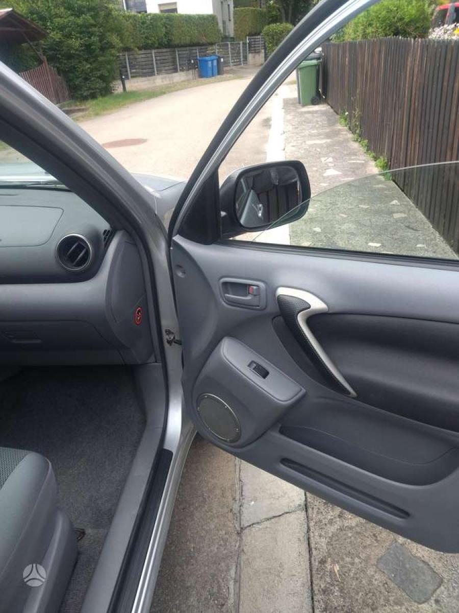 Pelēks Toyota RAV4 2003 Druskininkai, ar dzinēja tilpumu 2.00 L un nobraukumu 347 tūkst. km par 3350 €, foto 7 vietnē AUTOMOTO.COM.LV