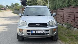 Pelēks Toyota RAV4 2003 Viļņa, ar dzinēja tilpumu 2.00 L un nobraukumu 180 tūkst. km par 2100 €, foto 1 vietnē AUTOMOTO.COM.LV