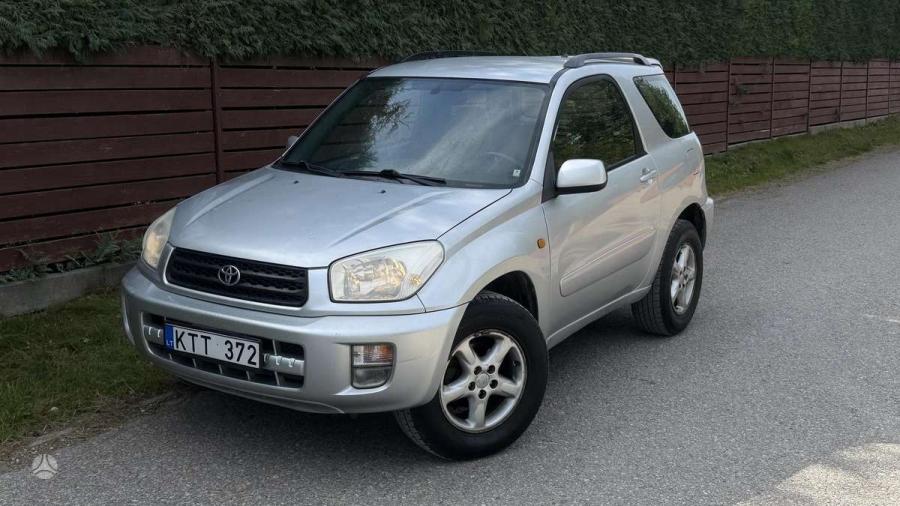 Pelēks Toyota RAV4 2003 Viļņa, ar dzinēja tilpumu 2.00 L un nobraukumu 180 tūkst. km par 2100 €, foto 3 vietnē AUTOMOTO.COM.LV
