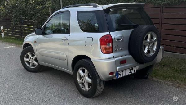 Pelēks Toyota RAV4 2003 Viļņa, ar dzinēja tilpumu 2.00 L un nobraukumu 180 tūkst. km par 2100 €, foto 6 vietnē AUTOMOTO.COM.LV