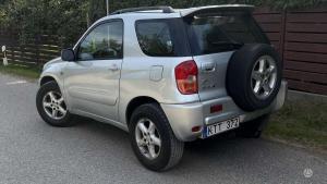 Pelēks Toyota RAV4 2003 Viļņa, ar dzinēja tilpumu 2.00 L un nobraukumu 180 tūkst. km par 2100 €, foto 6 vietnē AUTOMOTO.COM.LV
