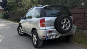 Pelēks Toyota RAV4 2003 Viļņa, ar dzinēja tilpumu 2.00 L un nobraukumu 180 tūkst. km par 2100 €, foto 7 vietnē AUTOMOTO.COM.LV