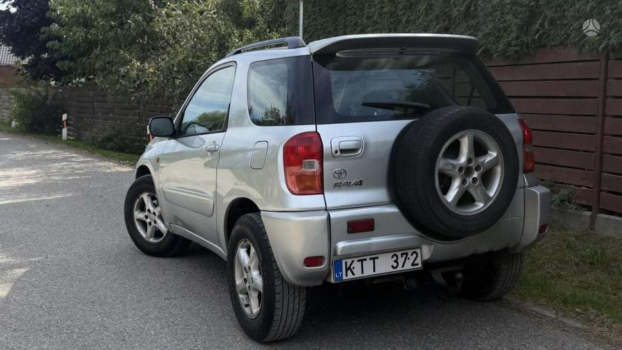 Pelēks Toyota RAV4 2003 Viļņa, ar dzinēja tilpumu 2.00 L un nobraukumu 180 tūkst. km par 2100 €, foto 7 vietnē AUTOMOTO.COM.LV