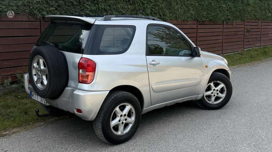 Pelēks Toyota RAV4 2003 Viļņa, ar dzinēja tilpumu 2.00 L un nobraukumu 180 tūkst. km par 2100 €, foto 9 vietnē AUTOMOTO.COM.LV