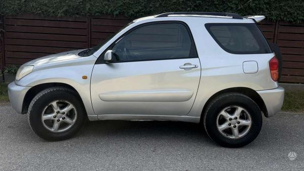 Pelēks Toyota RAV4 2003 Viļņa, ar dzinēja tilpumu 2.00 L un nobraukumu 180 tūkst. km par 2100 €, foto 10 vietnē AUTOMOTO.COM.LV