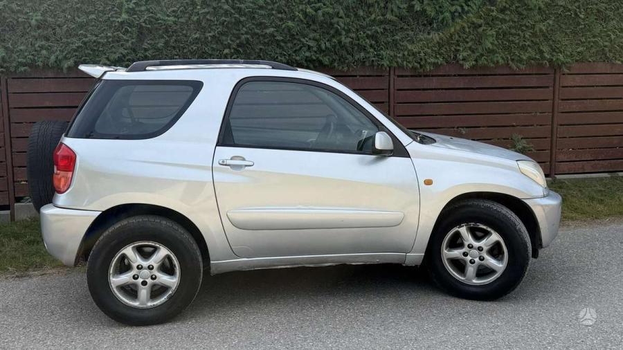 Pelēks Toyota RAV4 2003 Viļņa, ar dzinēja tilpumu 2.00 L un nobraukumu 180 tūkst. km par 2100 €, foto 12 vietnē AUTOMOTO.COM.LV
