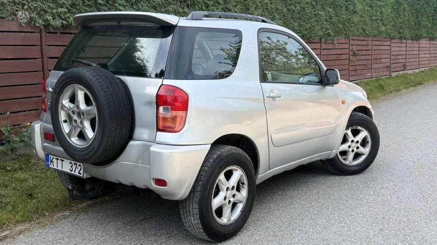 Pelēks Toyota RAV4 2003 Viļņa, ar dzinēja tilpumu 2.00 L un nobraukumu 180 tūkst. km par 2100 €, foto 13 vietnē AUTOMOTO.COM.LV