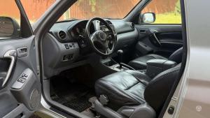 Pelēks Toyota RAV4 2003 Viļņa, ar dzinēja tilpumu 2.00 L un nobraukumu 180 tūkst. km par 2100 €, foto 17 vietnē AUTOMOTO.COM.LV