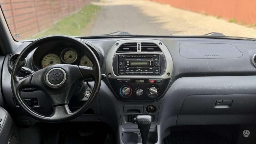 Pelēks Toyota RAV4 2003 Viļņa, ar dzinēja tilpumu 2.00 L un nobraukumu 180 tūkst. km par 2100 €, foto 19 vietnē AUTOMOTO.COM.LV