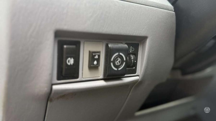 Pelēks Toyota RAV4 2003 Viļņa, ar dzinēja tilpumu 2.00 L un nobraukumu 180 tūkst. km par 2100 €, foto 21 vietnē AUTOMOTO.COM.LV