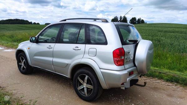 Pelēks Toyota RAV4 2003 Ukmergė, ar dzinēja tilpumu 2.00 L un nobraukumu 359 tūkst. km par 3100 €, foto 1 vietnē AUTOMOTO.COM.LV