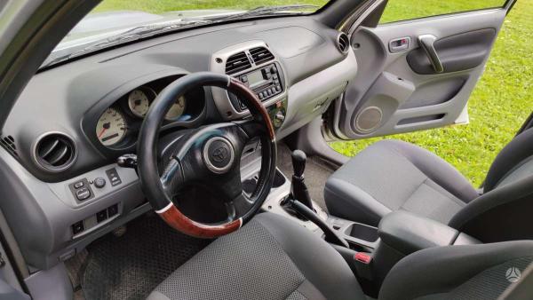 Pelēks Toyota RAV4 2003 Ukmergė, ar dzinēja tilpumu 2.00 L un nobraukumu 359 tūkst. km par 3100 €, foto 7 vietnē AUTOMOTO.COM.LV