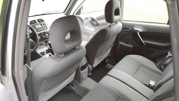 Pelēks Toyota RAV4 2003 Ukmergė, ar dzinēja tilpumu 2.00 L un nobraukumu 359 tūkst. km par 3100 €, foto 10 vietnē AUTOMOTO.COM.LV