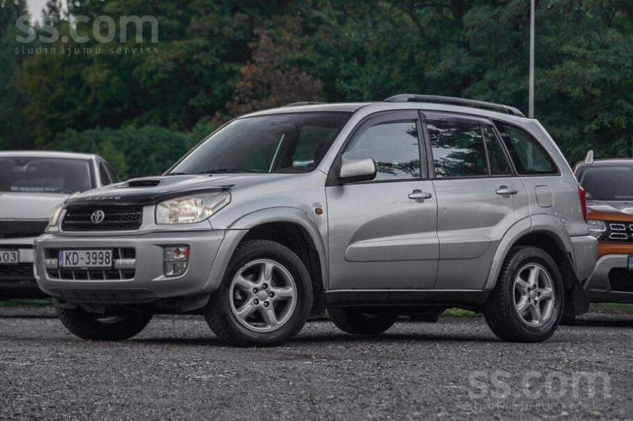 Grey Toyota RAV4 2003 in Riga, with an engine capacity of 2.00 L and mileage of 200 thousand km for 2990 €, photo 1 on AUTOMOTO.COM.LV