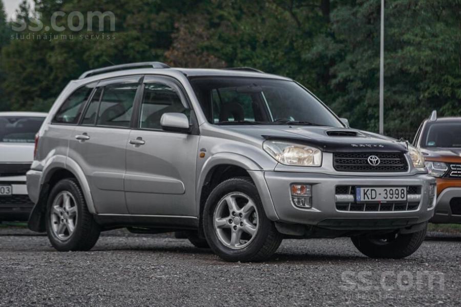 Grey Toyota RAV4 2003 in Riga, with an engine capacity of 2.00 L and mileage of 200 thousand km for 2990 €, photo 3 on AUTOMOTO.COM.LV