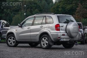 Grey Toyota RAV4 2003 in Riga, with an engine capacity of 2.00 L and mileage of 200 thousand km for 2990 €, photo 4 on AUTOMOTO.COM.LV