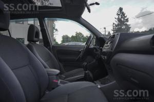 Grey Toyota RAV4 2003 in Riga, with an engine capacity of 2.00 L and mileage of 200 thousand km for 2990 €, photo 6 on AUTOMOTO.COM.LV