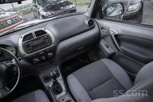 Grey Toyota RAV4 2003 in Riga, with an engine capacity of 2.00 L and mileage of 200 thousand km for 2990 €, photo 10 on AUTOMOTO.COM.LV