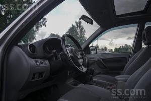 Grey Toyota RAV4 2003 in Riga, with an engine capacity of 2.00 L and mileage of 200 thousand km for 2990 €, photo 11 on AUTOMOTO.COM.LV