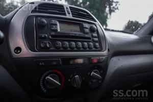 Grey Toyota RAV4 2003 in Riga, with an engine capacity of 2.00 L and mileage of 200 thousand km for 2990 €, photo 12 on AUTOMOTO.COM.LV