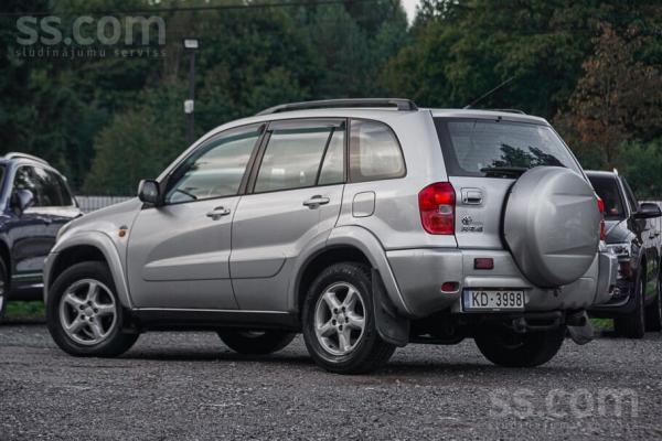 Toyota RAV4 2003 Rīga vietnē Pelēks Toyota RAV4 2003 Rīga, ar dzinēja tilpumu 2.00 L un nobraukumu 200 tūkst. km par 2990 €, foto 4 vietnē AUTOMOTO.COM.LV