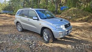Pelēks Toyota RAV4 2003 Daugavpils, ar dzinēja tilpumu 2.00 L un nobraukumu 308 tūkst. km par 1350 €, foto  vietnē AUTOMOTO.COM.LV