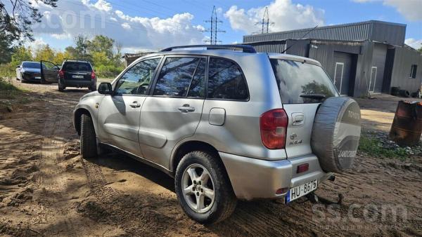 Toyota RAV4 2003 Daugavpils vietnē Pelēks Toyota RAV4 2003 Daugavpils, ar dzinēja tilpumu 2.00 L un nobraukumu 308 tūkst. km par 1100 €, foto 5 vietnē AUTOMOTO.COM.LV