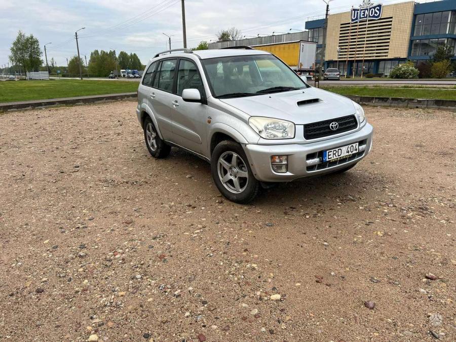 Серый Тойота РАВ 4 2003 в Утена, объемом двигателя 2.00 л и пробегом 235 тыс. км за 1350 €, фото 1 на AUTOMOTO.COM.LV