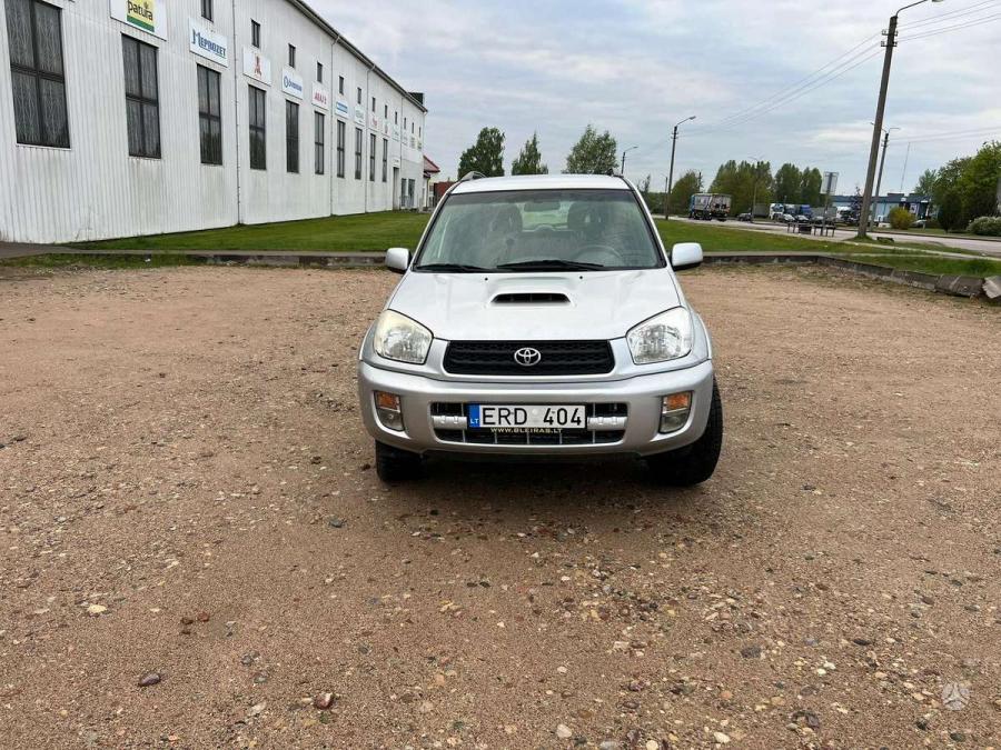 Серый Тойота РАВ 4 2003 в Утена, объемом двигателя 2.00 л и пробегом 235 тыс. км за 1350 €, фото 3 на AUTOMOTO.COM.LV