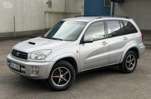 Grey Toyota RAV4 2003 in Vilnius, with an engine capacity of 2.00 L and mileage of 380 thousand km for 2450 €, photo 3 on AUTOMOTO.COM.LV