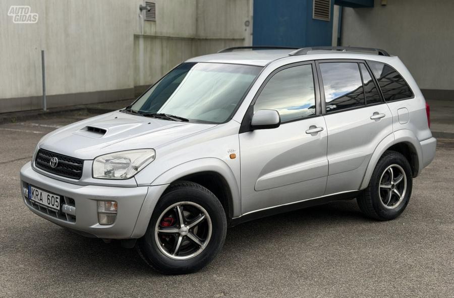 Grey Toyota RAV4 2003 in Vilnius, with an engine capacity of 2.00 L and mileage of 380 thousand km for 2450 €, photo 3 on AUTOMOTO.COM.LV