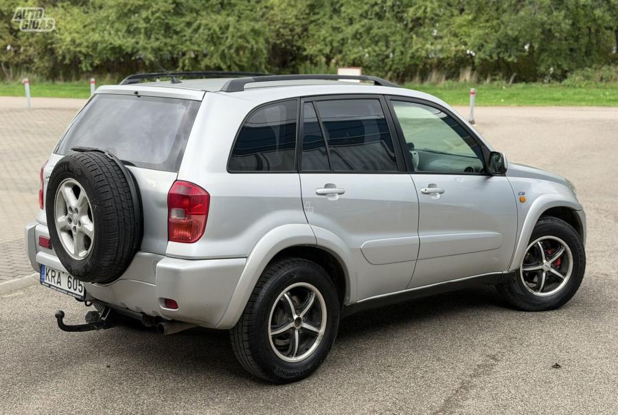 Grey Toyota RAV4 2003 in Vilnius, with an engine capacity of 2.00 L and mileage of 380 thousand km for 2450 €, photo 5 on AUTOMOTO.COM.LV
