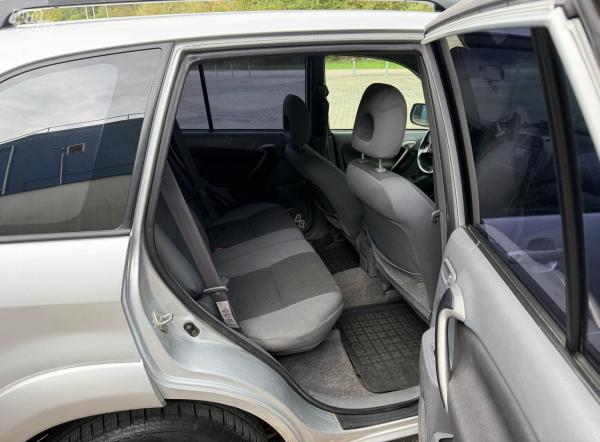 Серый Тойота РАВ 4 2003 в Вильнюс, объемом двигателя 2.00 л и пробегом 380 тыс. км за 2450 €, фото 8 на AUTOMOTO.COM.LV