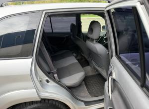 Grey Toyota RAV4 2003 in Vilnius, with an engine capacity of 2.00 L and mileage of 380 thousand km for 2450 €, photo 8 on AUTOMOTO.COM.LV