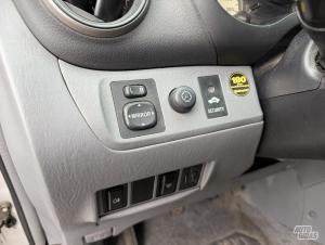 Grey Toyota RAV4 2003 in Vilnius, with an engine capacity of 2.00 L and mileage of 380 thousand km for 2450 €, photo 13 on AUTOMOTO.COM.LV