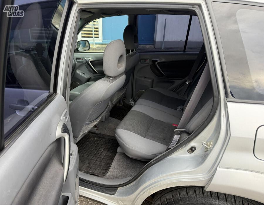 Grey Toyota RAV4 2003 in Vilnius, with an engine capacity of 2.00 L and mileage of 380 thousand km for 2450 €, photo 14 on AUTOMOTO.COM.LV
