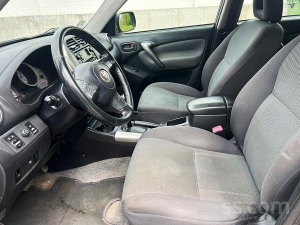 Pelēks Toyota RAV4 2004 Rīga, ar dzinēja tilpumu 2.00 L un nobraukumu 231 tūkst. km par 25100 €, foto 6 vietnē AUTOMOTO.COM.LV