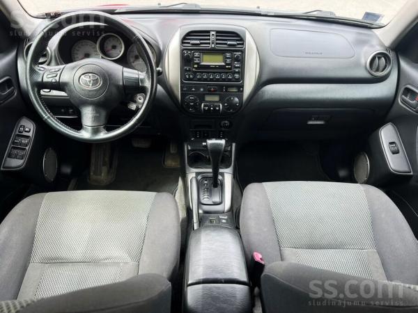 Pelēks Toyota RAV4 2004 Rīga, ar dzinēja tilpumu 2.00 L un nobraukumu 231 tūkst. km par 25100 €, foto 7 vietnē AUTOMOTO.COM.LV