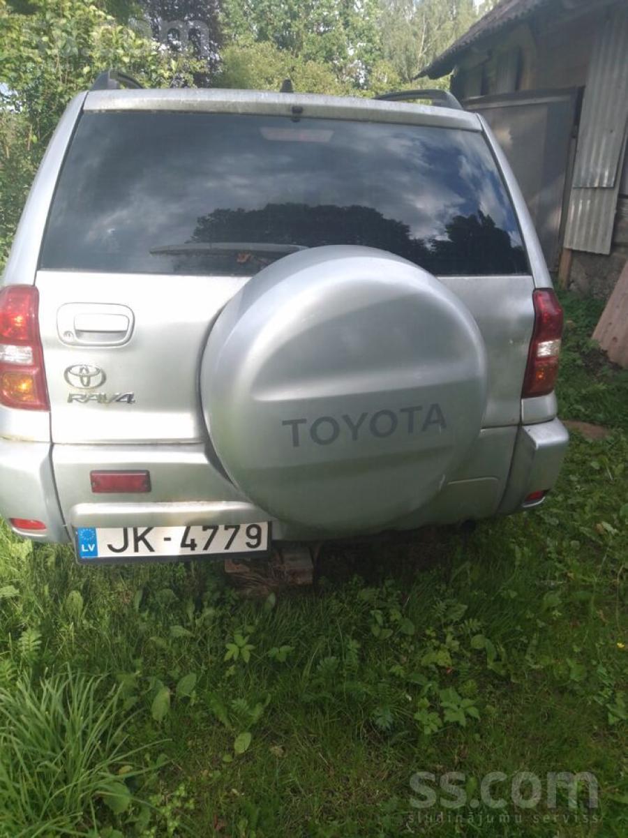 Pelēks Toyota RAV4 2004 Bauska, ar dzinēja tilpumu 2.00 L un nobraukumu 290 tūkst. km par 600 €, foto 1 vietnē AUTOMOTO.COM.LV