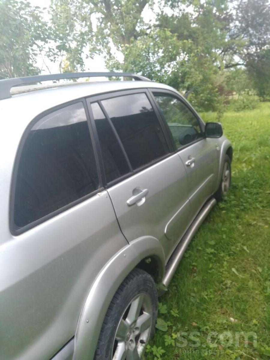 Pelēks Toyota RAV4 2004 Bauska, ar dzinēja tilpumu 2.00 L un nobraukumu 290 tūkst. km par 600 €, foto 3 vietnē AUTOMOTO.COM.LV