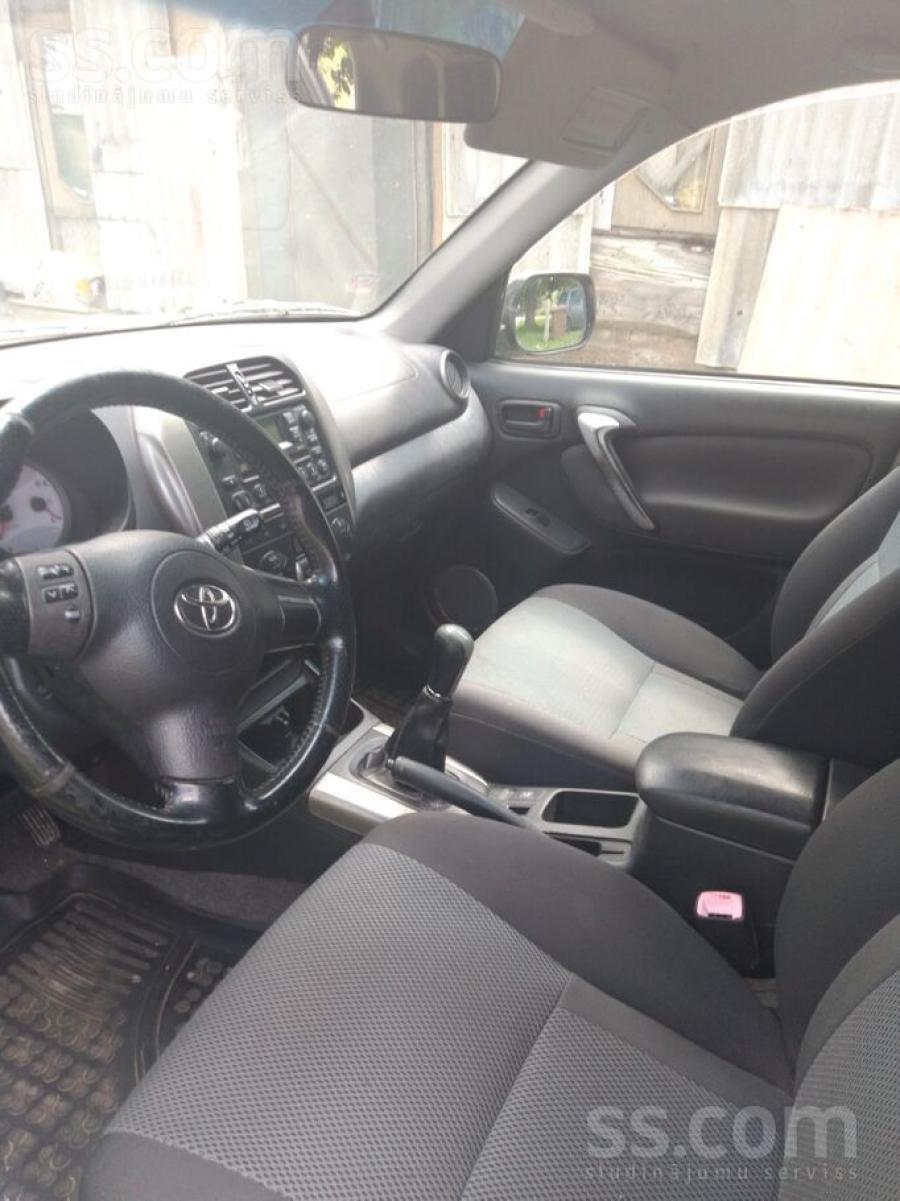 Pelēks Toyota RAV4 2004 Bauska, ar dzinēja tilpumu 2.00 L un nobraukumu 290 tūkst. km par 600 €, foto 9 vietnē AUTOMOTO.COM.LV
