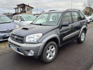 Pelēks Toyota RAV4 2004 Tauragė, ar dzinēja tilpumu 2.00 L un nobraukumu 270 tūkst. km par 3200 €, foto  vietnē AUTOMOTO.COM.LV