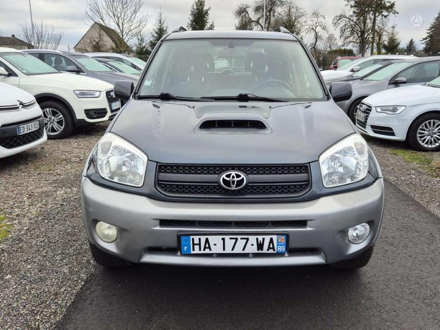 Grey Toyota RAV4 2004 in Taurage, with an engine capacity of 2.00 L and mileage of 270 thousand km for 3200 €, photo 2 on AUTOMOTO.COM.LV