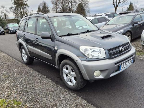 Pelēks Toyota RAV4 2004 Tauragė, ar dzinēja tilpumu 2.00 L un nobraukumu 270 tūkst. km par 3200 €, foto 3 vietnē AUTOMOTO.COM.LV