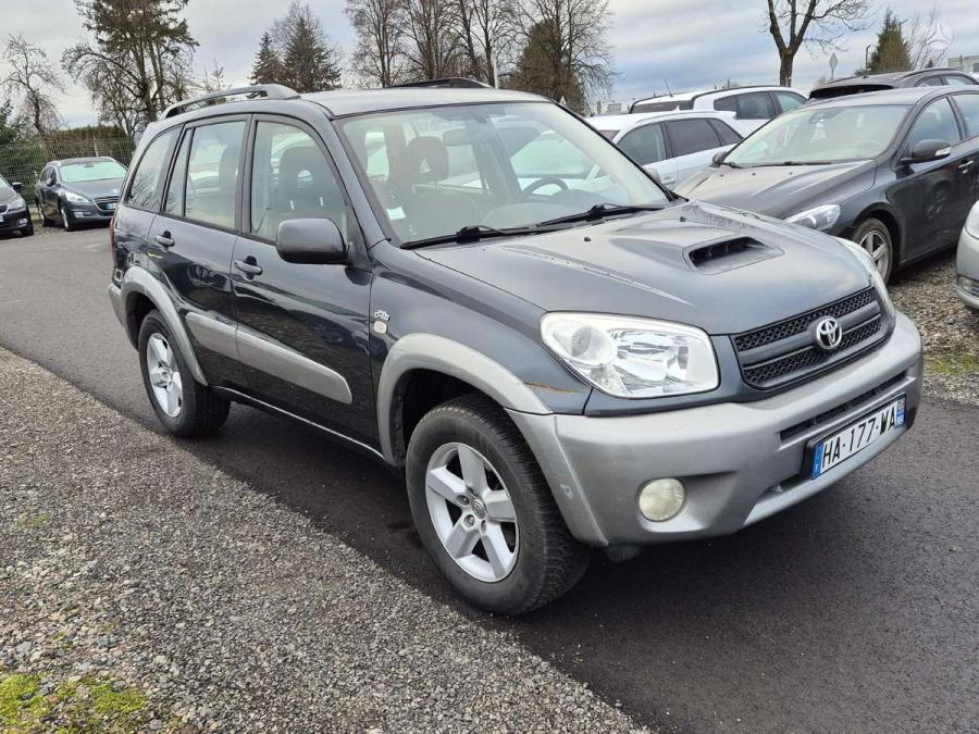 Grey Toyota RAV4 2004 in Taurage, with an engine capacity of 2.00 L and mileage of 270 thousand km for 3200 €, photo 3 on AUTOMOTO.COM.LV