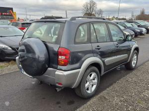 Grey Toyota RAV4 2004 in Taurage, with an engine capacity of 2.00 L and mileage of 270 thousand km for 3200 €, photo 4 on AUTOMOTO.COM.LV