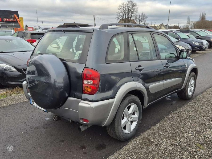 Grey Toyota RAV4 2004 in Taurage, with an engine capacity of 2.00 L and mileage of 270 thousand km for 3200 €, photo 4 on AUTOMOTO.COM.LV